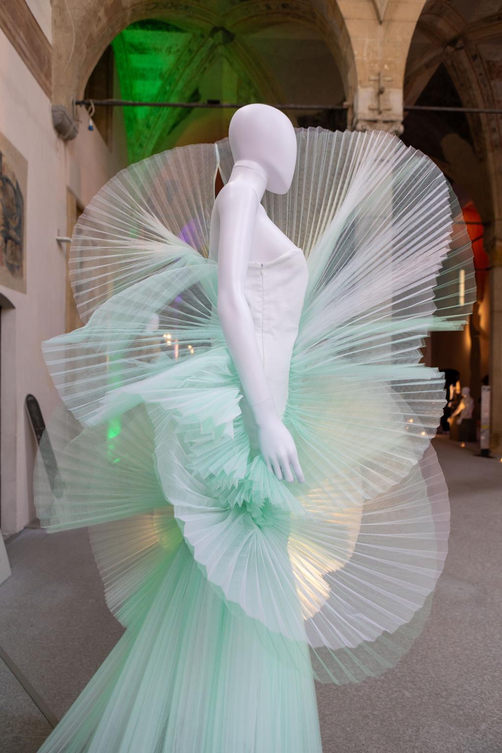 ANTI FASHION: la mostra tra Arte e Moda realizzata dai nuovi talenti ...