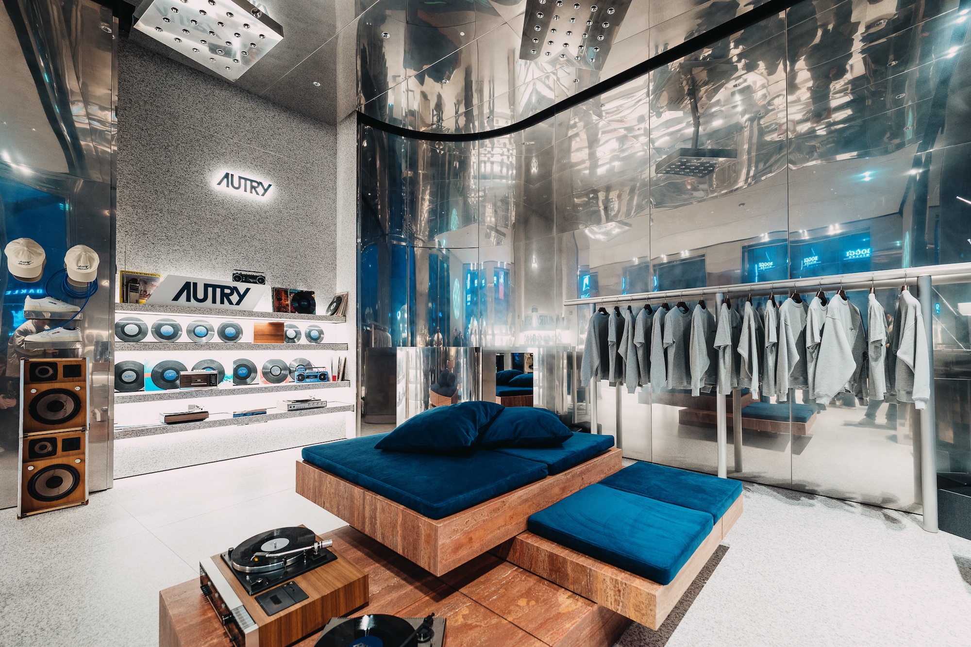 Autry: il nuovo flagship di Milano celebrato da un evento in Music Week ...