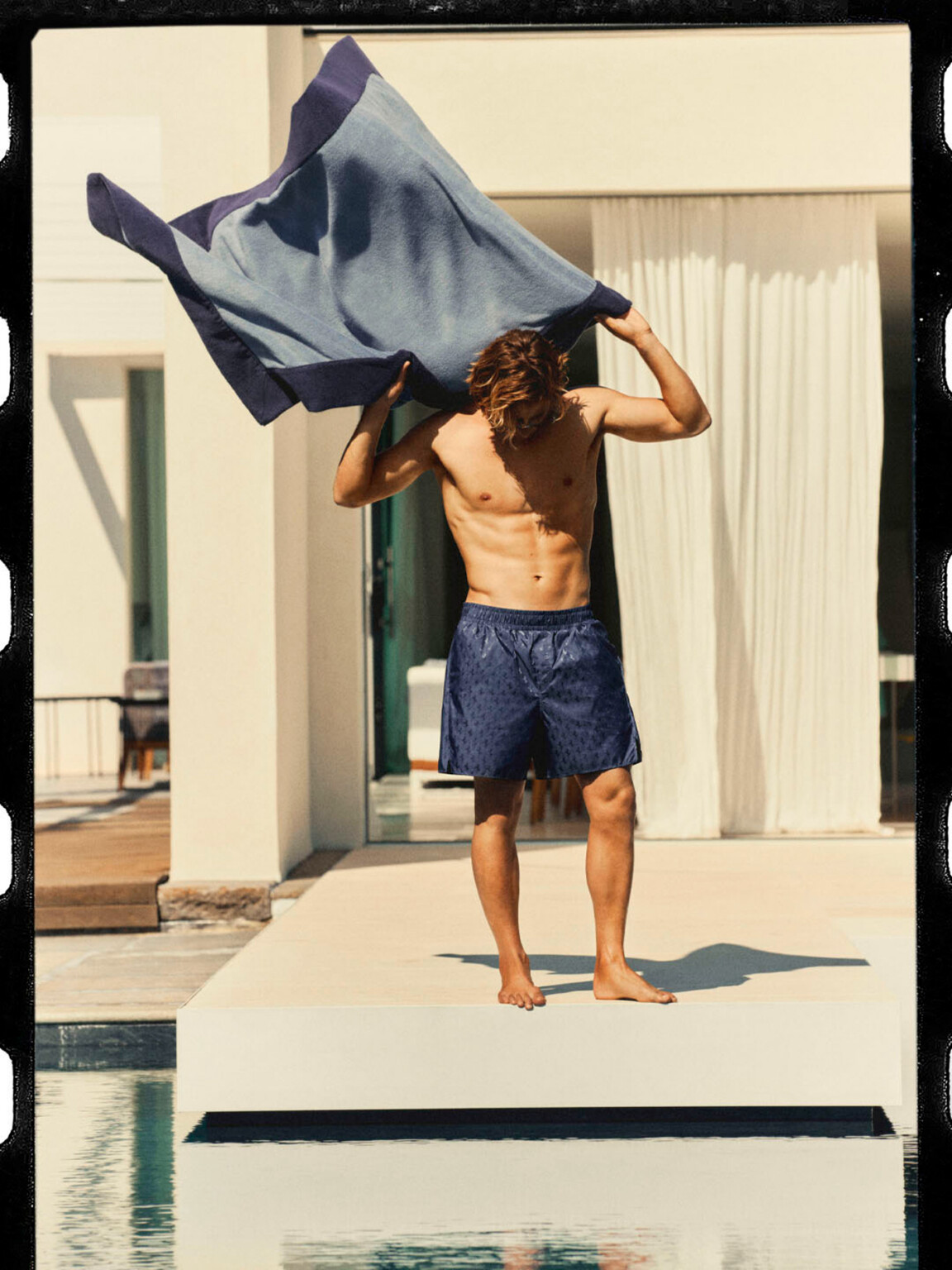 Ferrari veste l'estate: la Summer Capsule conquista il mare - Fashion Times