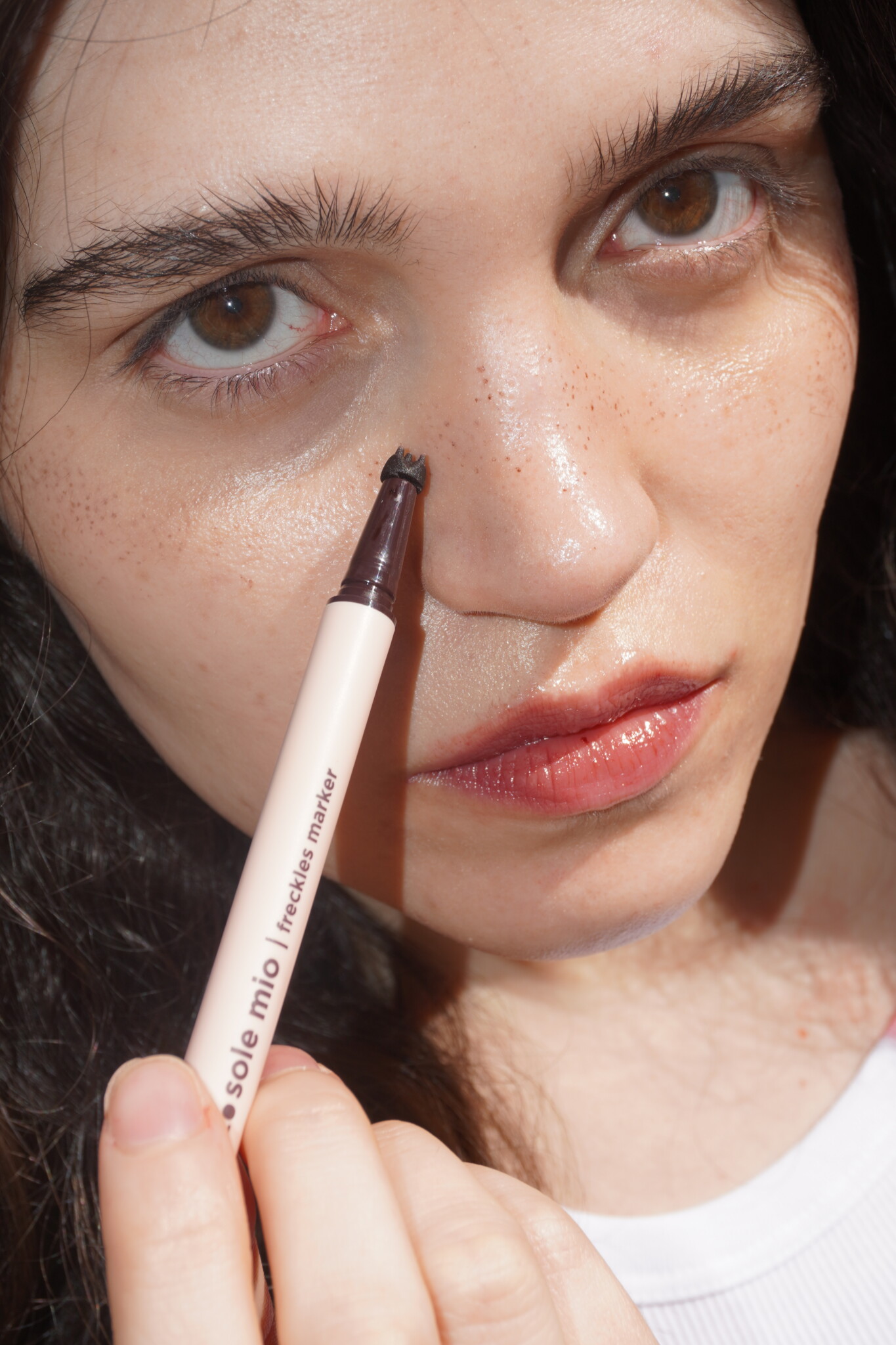 Meno contouring, più lentiggini: la perfezione non è più di moda e la ...